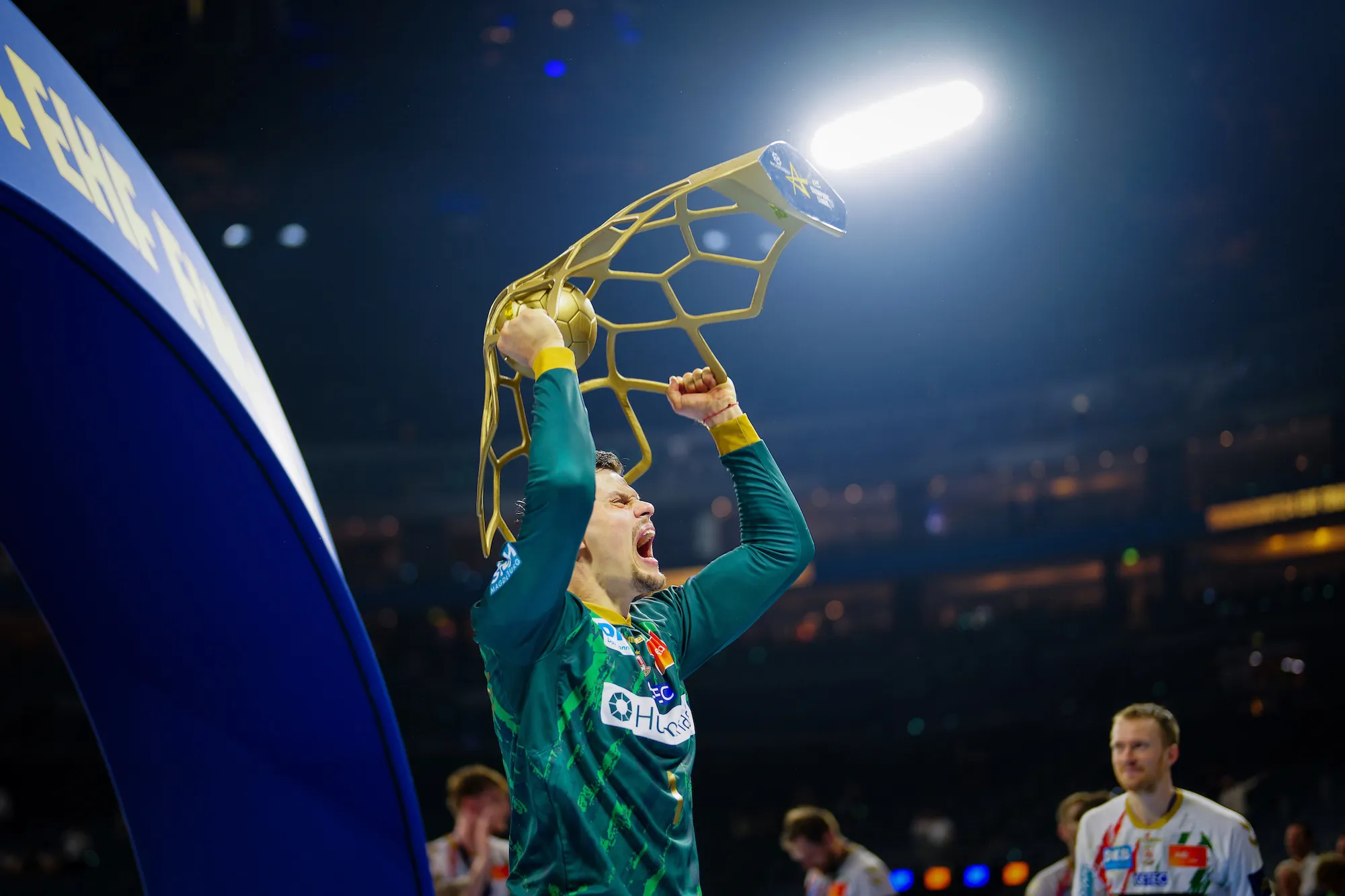 Welcome behind the scenes with the stars