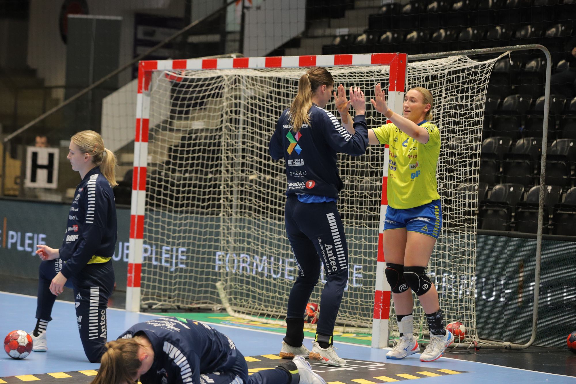 Herning-Ikast book early quarter-final ticket
