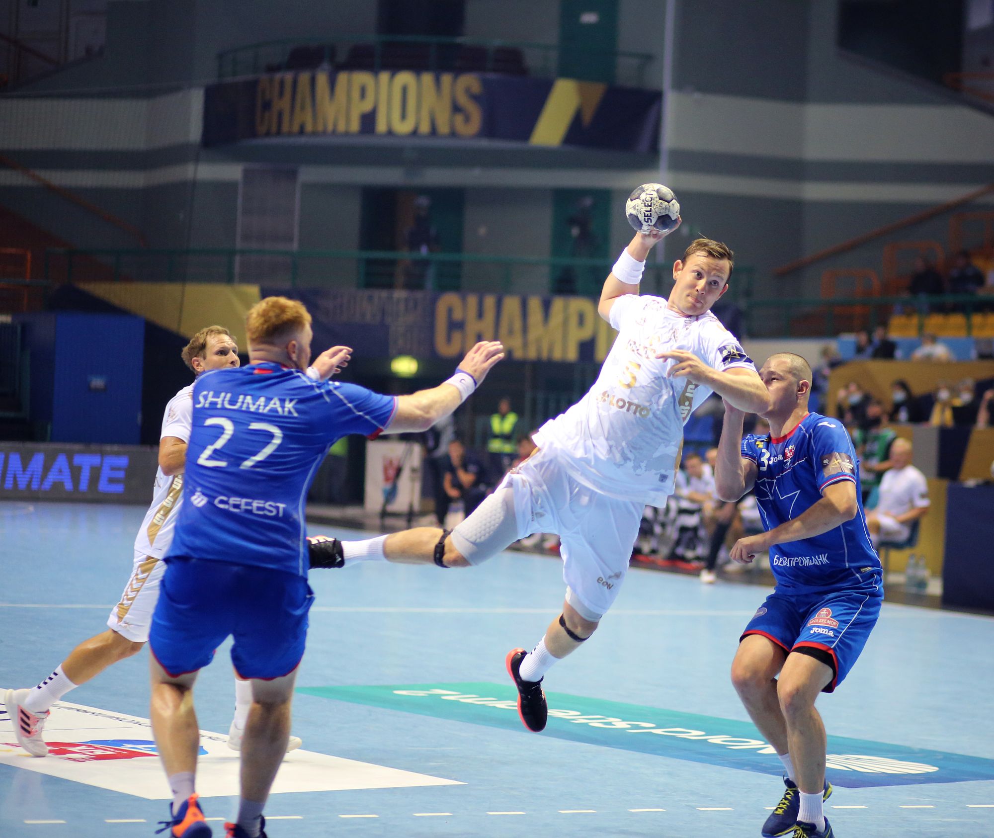 Ekberg steers Kiel to opening victory