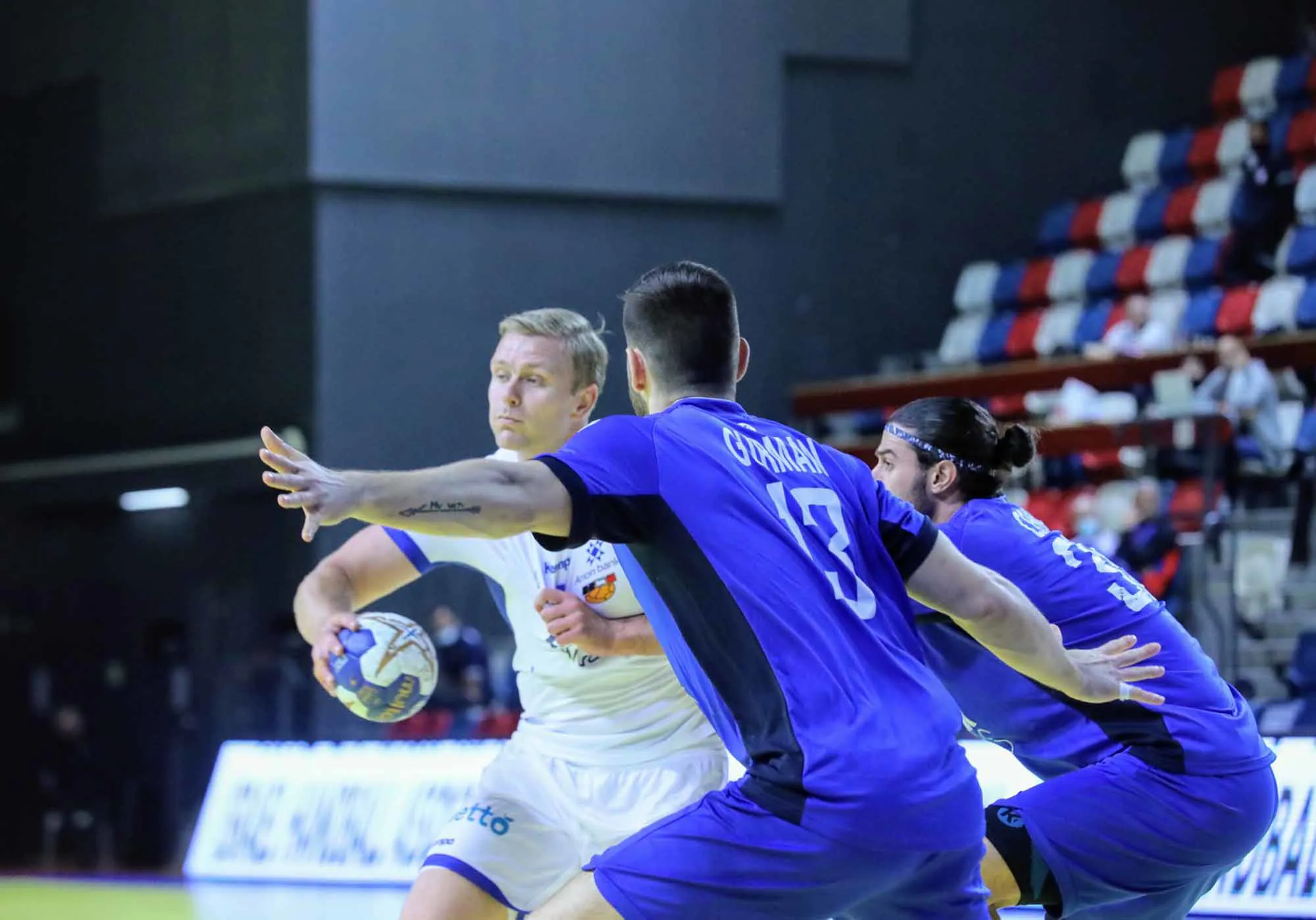 Icelandic defence too strong for Israel