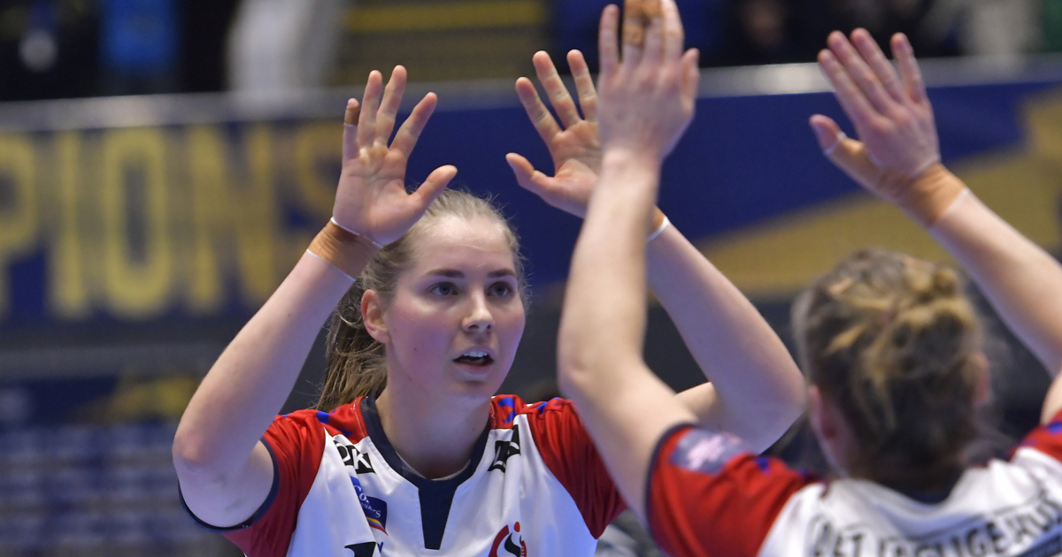 Esbjerg celebrate first place with last-gasp draw against CSM