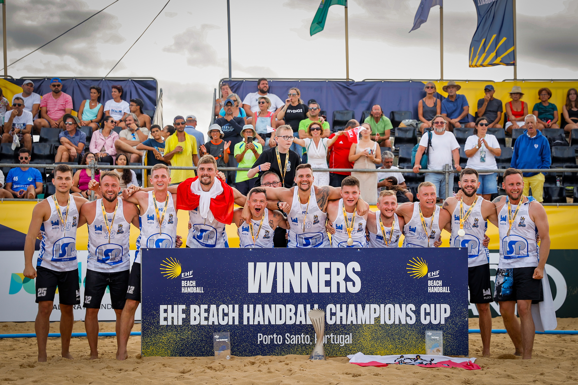 Orlen Wisla Plock show support for beach handball counterparts Petra Plock