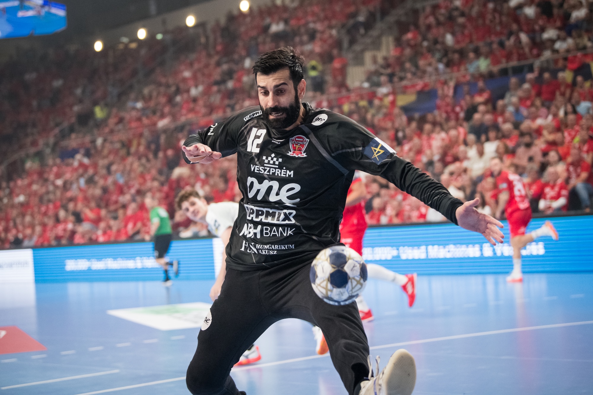 CL handball: Magdeburg take win on Barça ground; Veszprém open account