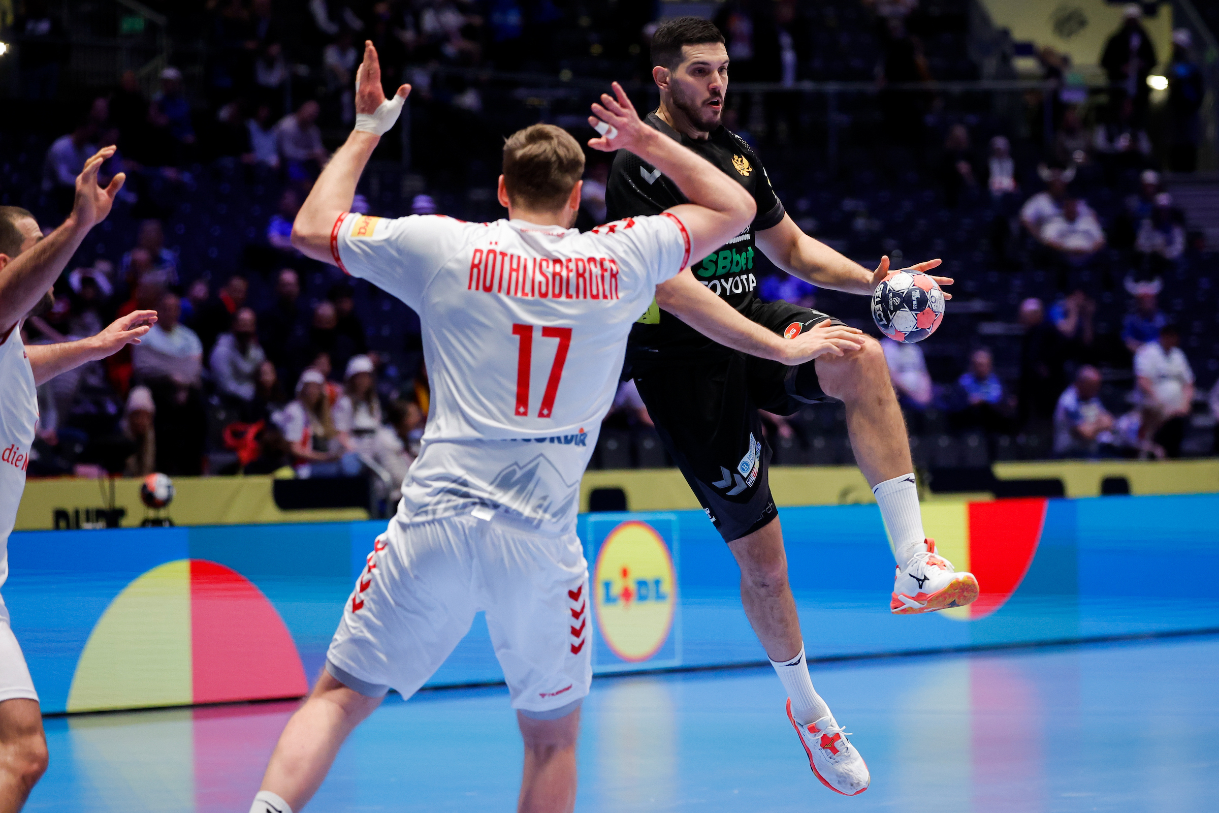 Switzerland keep EHF EURO 2026 main round hopes alive with record win