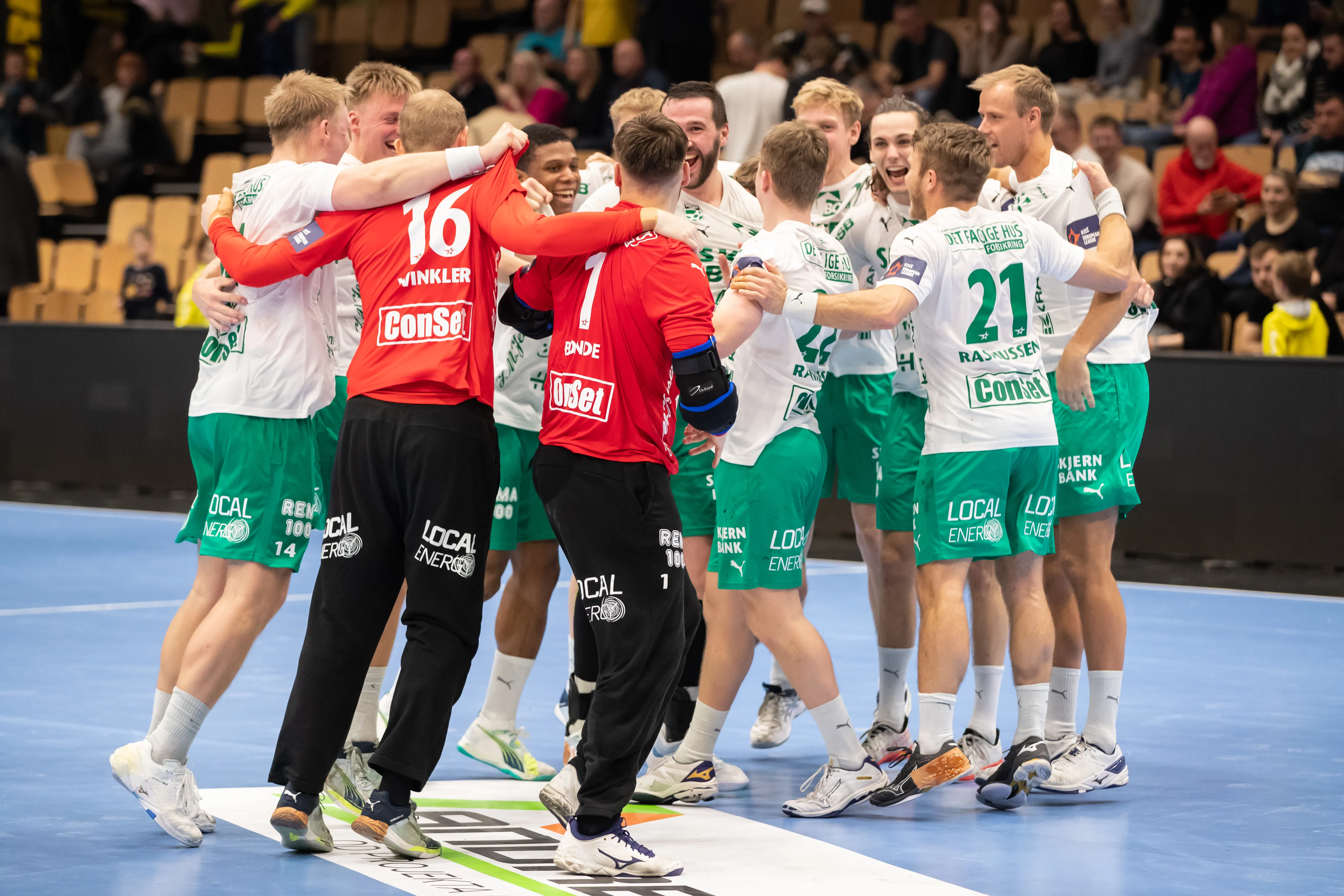 Skjern and Flensburg make it to the quarter-finals