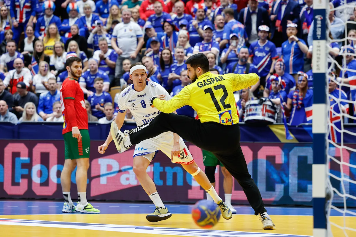 European sides shine in Poland and Sweden