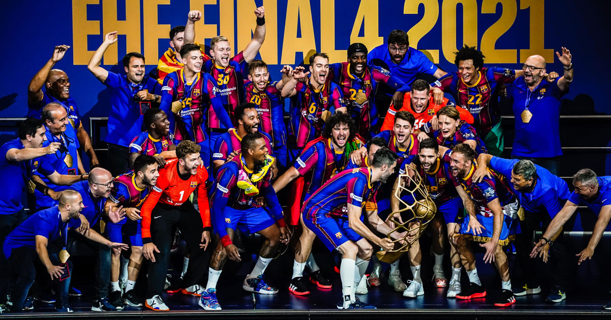 Barça lift the trophy at the end of perfect season